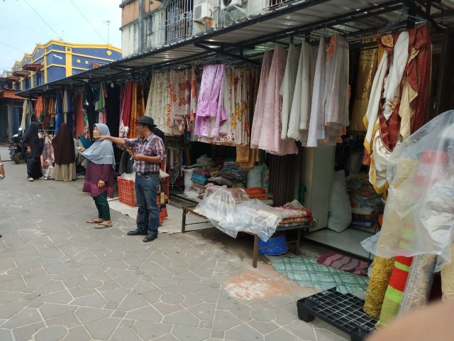 Melihat Pasar Seken Aviari, Batam yang Tak Lagi Bergairah | kumparan.com