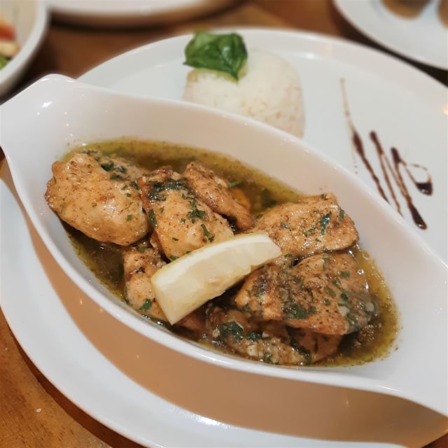 Kuliner Bali: Froggy Chicken Enak hingga Salad Topping Hati Ayam di Rev ...