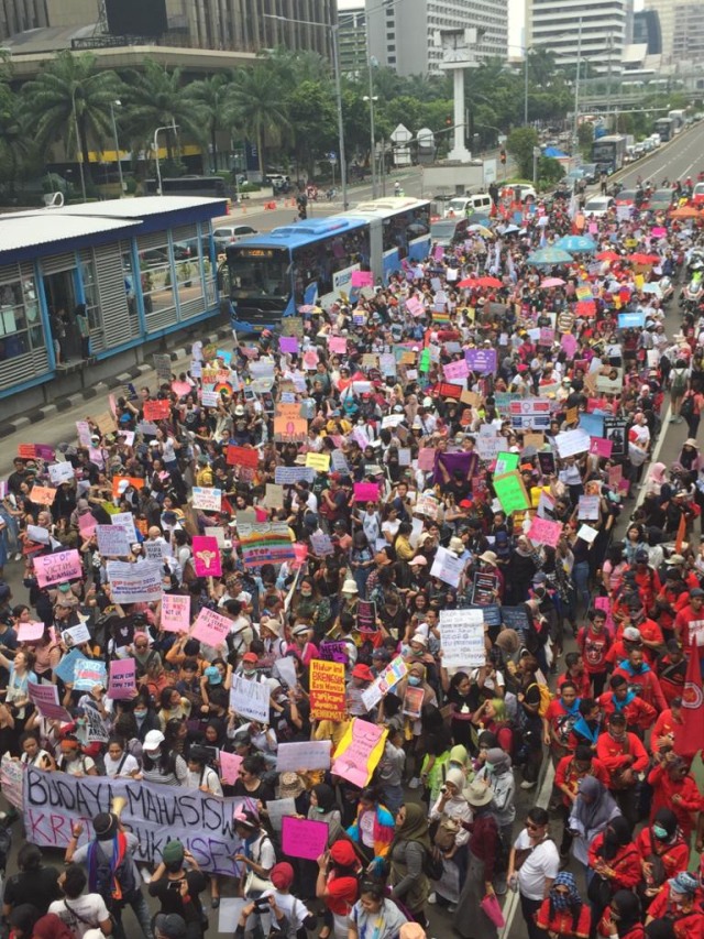 Untuk Perempuan yang Melawan | kumparan.com