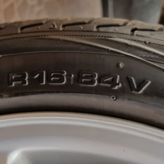 Begini Ketahui Batas Kecepatan Maksimal Ban Mobil | kumparan.com