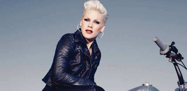 Bagi Cerita tentang Positif Corona, Pink Tuai Kritikan | kumparan.com