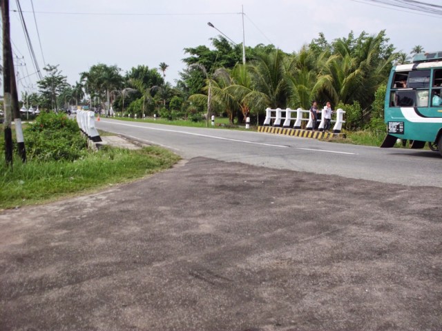 5 Jalan Angker di Indonesia | kumparan.com