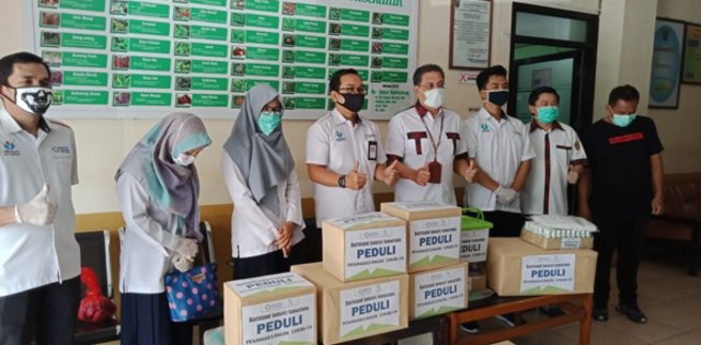 Peduli COVID-19, Baristand Industri Samarinda Serahkan Handsanitizer ...