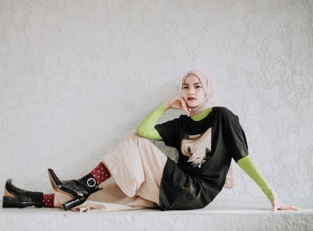 10 Ide Outfit Hijab Kekinian dan Stylish ala Marsha Natika | kumparan.com