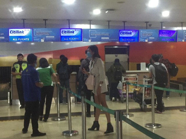 Pemudik Curi Start Ramai di Bandara Halim | kumparan.com Pemudik Curi Start Ramai di Bandara Halim | kumparan.com