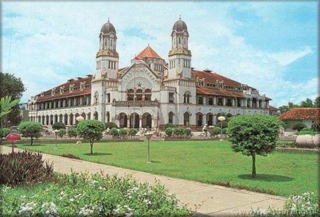 5 Tempat Penampakan Hantu Noni Belanda | kumparan.com