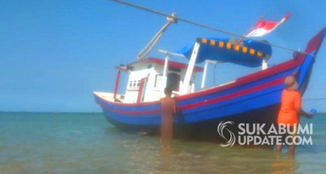 Kapal Motor Digulung Ombak Ujung Genteng Sukabumi, Nakhoda Hilang di Laut | kumparan.com