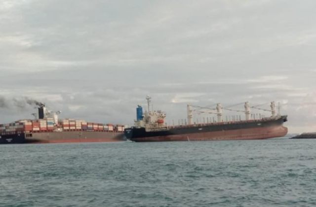 Dua Kapal Kargo Kandas di Perairan Batam | kumparan.com
