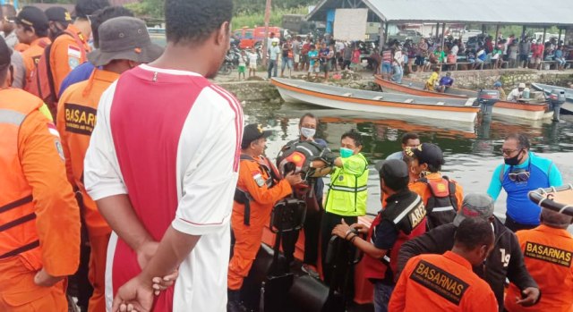 Jenazah Pilot Pesawat Milik MAF yang Jatuh di Danau Sentani, Papua ...