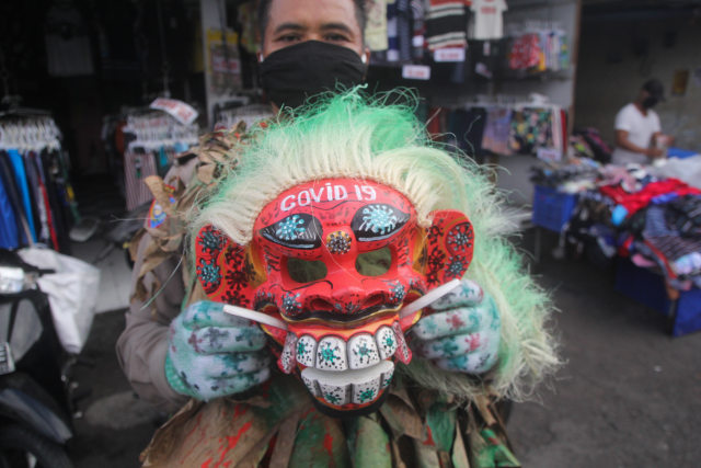 Inspiratif, Celuluk Pun Turun Panggung Melawan Pandemi Corona ...