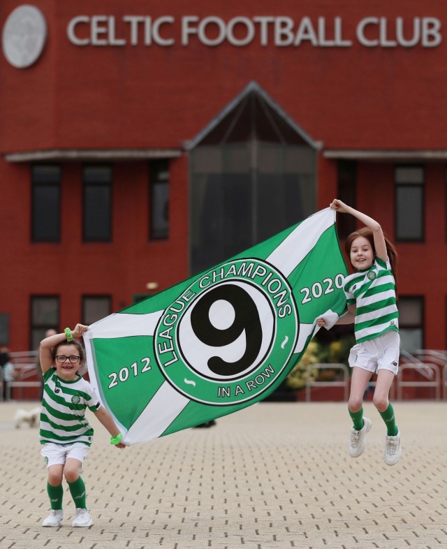 Abaikan Imbauan Klub, Suporter Celtic Nekat ke Stadion untuk Rayakan ...