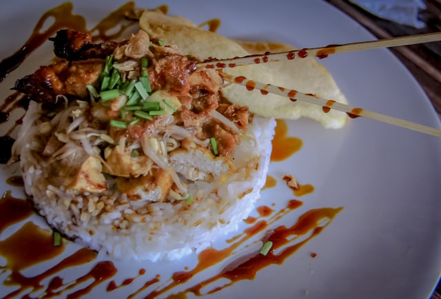 Mencicipi Kuliner Khas Cirebon Nasi Lengko (Sego Lengko) | kumparan.com