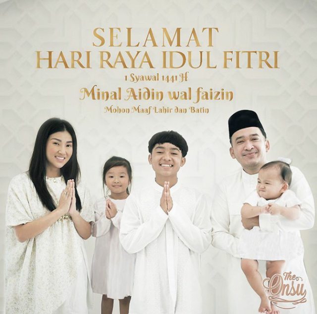 7 Selebritis yang Unggah Foto Saat Momen Lebaran | kumparan.com