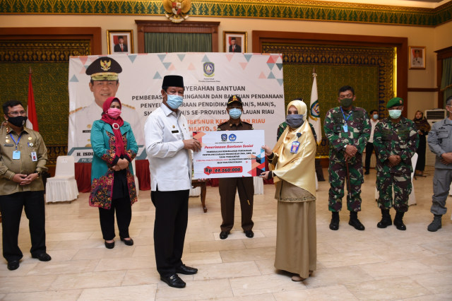 SPP SMA/Sederajat di Kepri Dibebaskan Selama 2 Bulan | kumparan.com