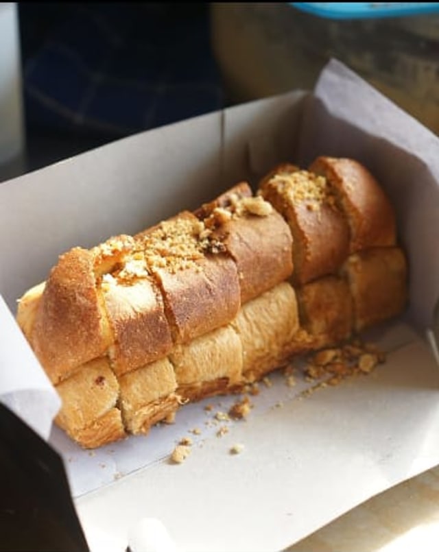 OM.PANDA, Kuliner Roti & Terang Bulan Nougat Favorit Mahasiswa di Kota ...