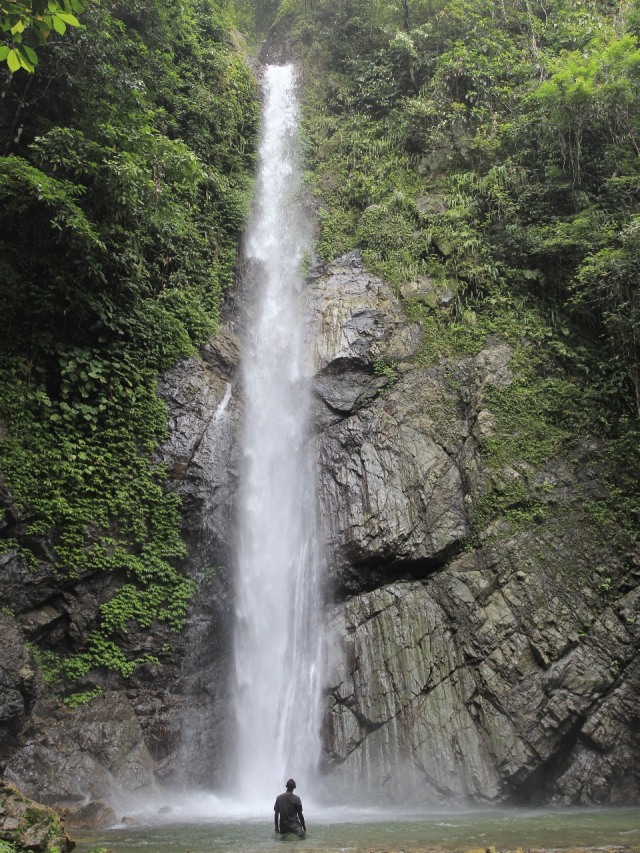 Berkunjung ke Lokasi Air Terjun di Kepulauan Sula, Maluku Utara ...