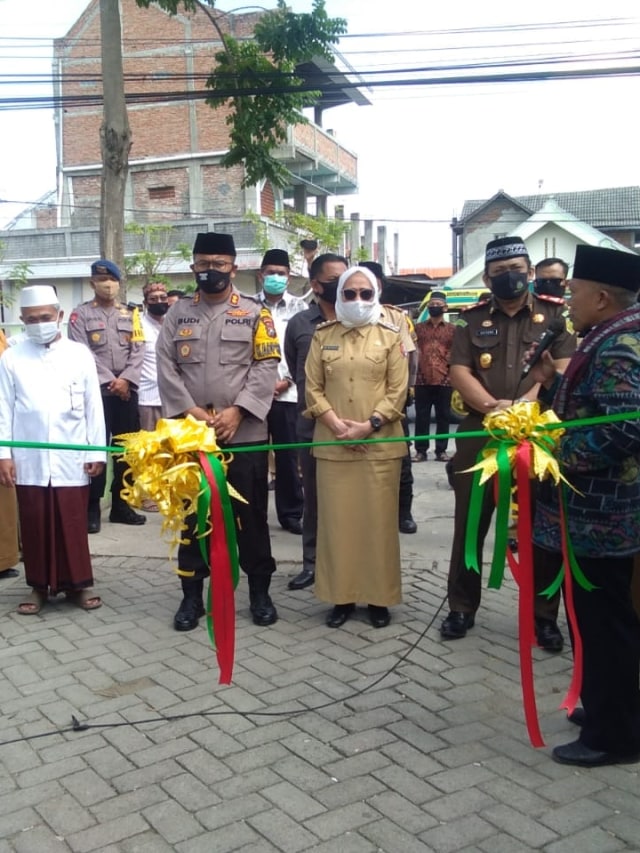 Bupati Anna Muawanah Hadiri Launching Ponpes Tangguh Al-Rosyid ...