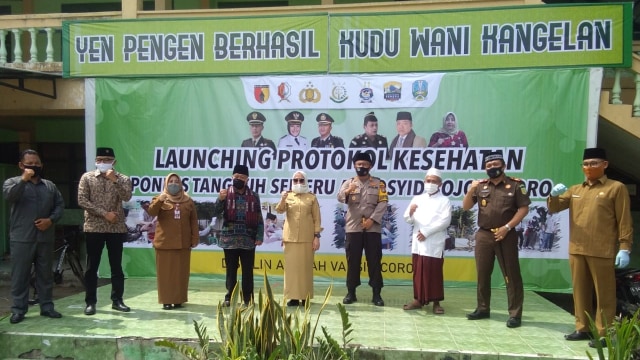 Bupati Anna Muawanah Hadiri Launching Ponpes Tangguh Al-Rosyid ...