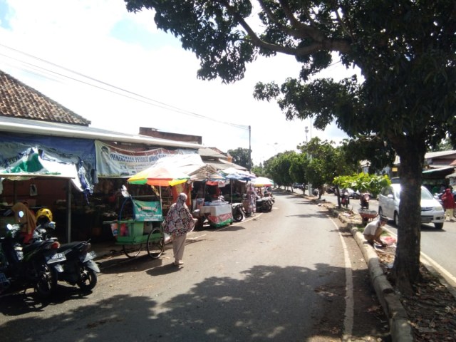 Aktivitas Pasar Tempel Rajabasa Masih Seperti Biasa di Tengah Pandemi ...