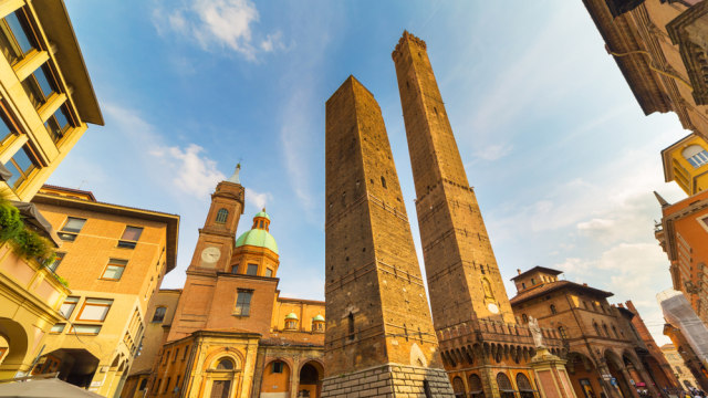 Selain Menara Pisa, Ini 7 Menara Miring di Dunia yang Tak Kalah Uniknya ... Selain Menara Pisa, Ini 7 Menara Miring di Dunia yang Tak Kalah Uniknya ...