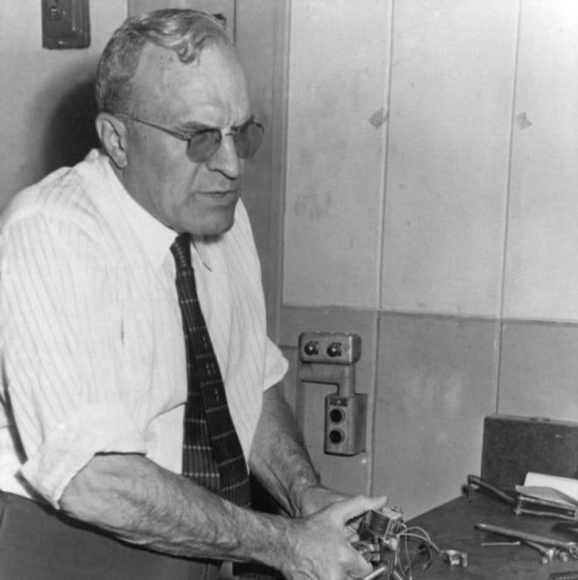 Ralph Teetor, Pria Tuna Netra Penemu Fitur Cruise Control | kumparan.com