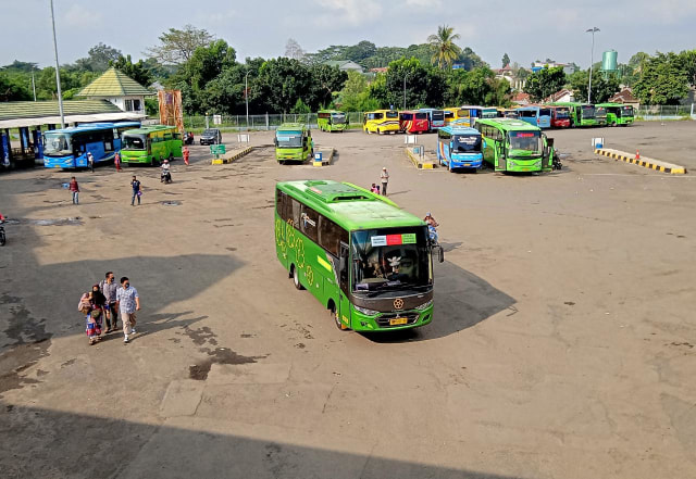 Jelang New Normal, Penumpang di Terminal Rajabasa Bandar Lampung ...