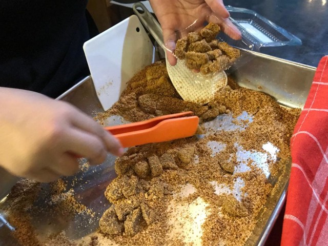 Kaloci, Camilan Khas Pontianak yang Mirip Moci | kumparan.com