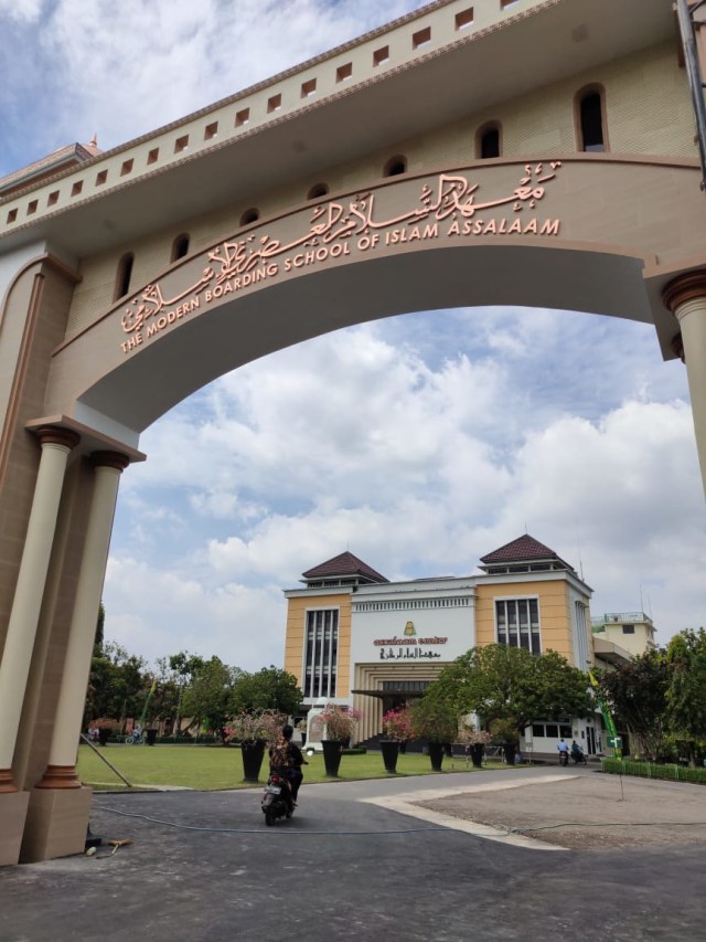 Satu Santri Asal Malaysia, Tertahan di Pondok Assalam Solo | kumparan.com