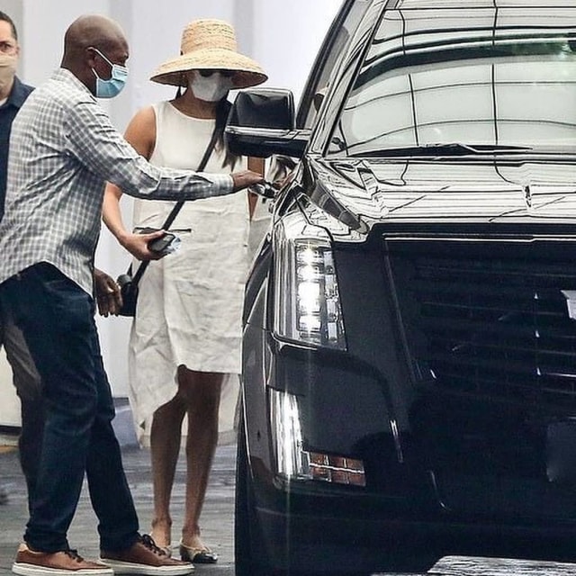 Foto Terbaru Pangeran Harry dan Meghan Markle Tampil Santai di Beverly ... Foto Terbaru Pangeran Harry dan Meghan Markle Tampil Santai di Beverly ...