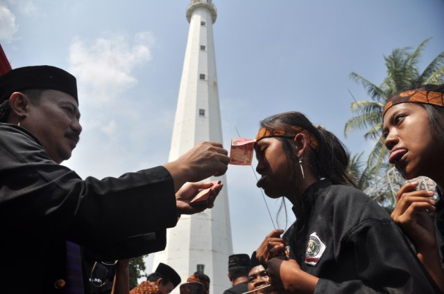 8 Tradisi Unik yang Hanya Ada di Indonesia: Potong Jari hingga ...