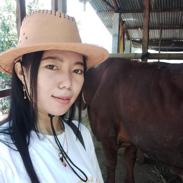 Sejak Kecil Diajak Angon Wedus, Ibu Muda itu Kini Jadi Juragan Sapi ...