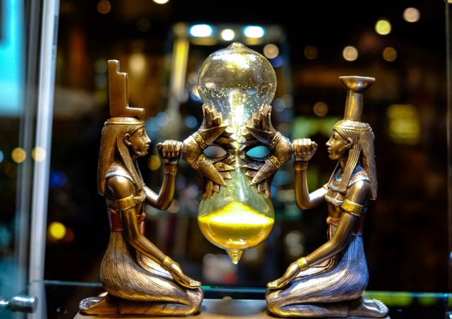 Fakta Kontroversi Serial Queen Cleopatra yang Diperankan Perempuan ...