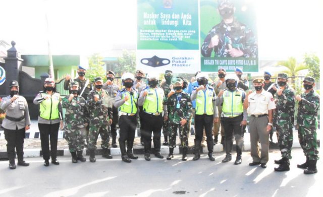 Korem 091/ASN Bagikan Masker Gratis untuk Masyarakat Samarinda ...
