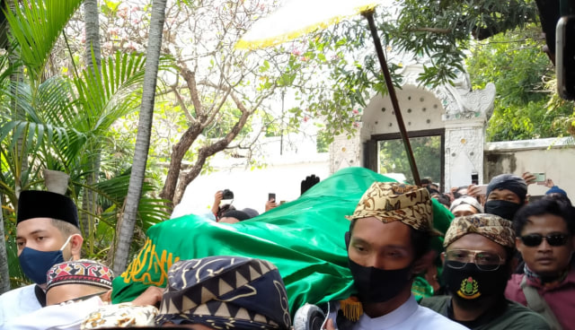 Ini Prosesi Pemakaman Agung Sultan Sepuh XIV di Astana Gunung Sembung ...