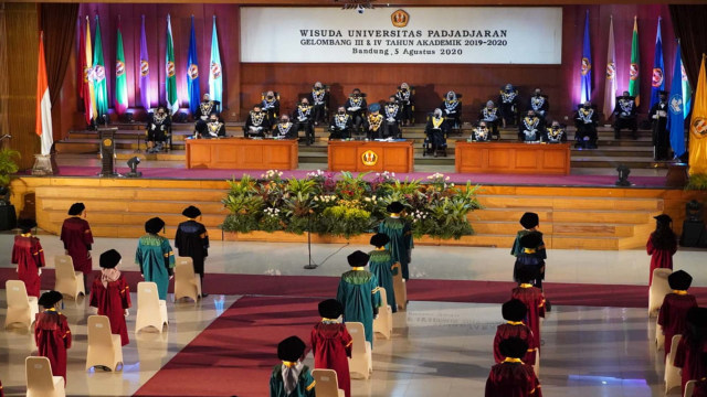 Unpad Wisuda 2.702 Sarjana, Termasuk Menteri Edhy Prabowo, Secara ...