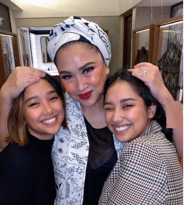 7 Selebritis Tanah Air yang Miliki Anak Kembar | kumparan.com