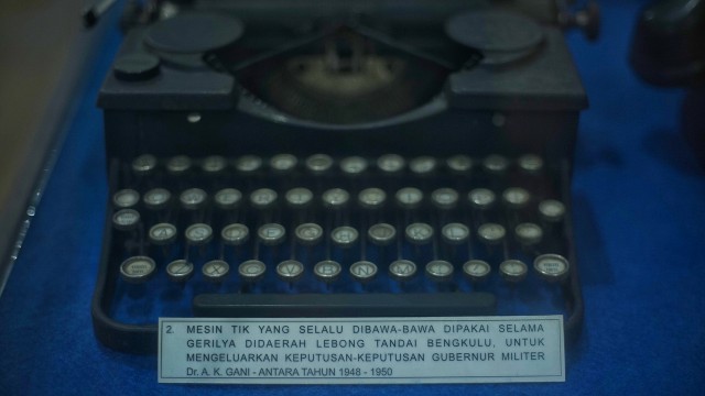 Foto: Melihat Koleksi Sejarah Museum dr AK Gani Palembang | kumparan.com