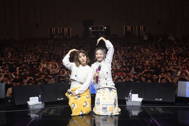 Bol4 Bawakan Atlantis Prince di Perayaan Debut 20 Tahun BOA | kumparan.com