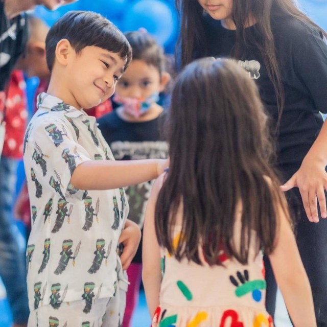 Potret Kebersamaan Rafathar Gempi di Pesta Ulang Tahun | kumparan.com