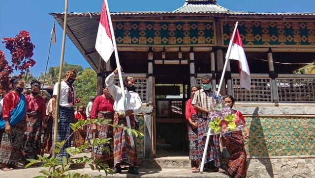 Momen Penghormatan Pahlawan Moan Teka oleh Warga Teka Iku, NTT saat HUT ...