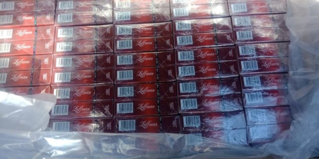 Rokok Tanpa Pita Cukai Masih Marak di Batam | kumparan.com