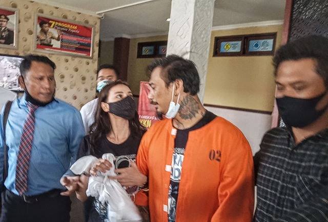 Jerinx SID Bakal Dilimpahkan ke Kejaksaan Hari Ini | kumparan.com Jerinx SID Bakal Dilimpahkan ke Kejaksaan Hari Ini | kumparan.com