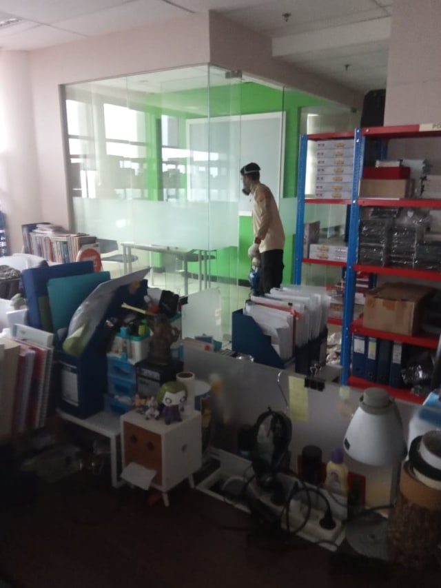 KPK Semprot Disinfektan Seluruh Ruangan dan Rutan Usai 23 Pegawai ...