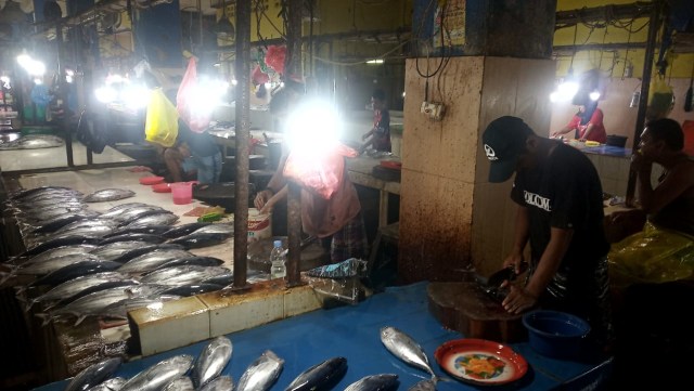 Pedagang Ikan Keluhkan Ukuran Drainase di Pasar Higienis, Ternate ... Pedagang Ikan Keluhkan Ukuran Drainase di Pasar Higienis, Ternate ...