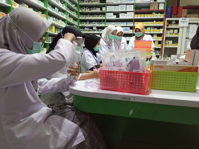 Mahasiswa Farmasi UMM Supporting Tenaga Medis RSU UMM di Era Pandemi ...
