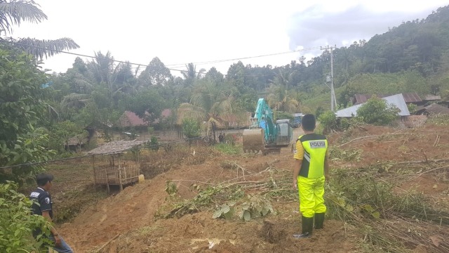 Curah Hujan Masih Tinggi, BPBD Mamasa Ingatkan Warga Waspada Banjir dan Longsor | kumparan.com