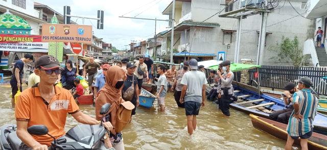 Foto: Banjir Landa Kota Nanga Pinoh, Terparah Sejak 12 Tahun Terakhir ...
