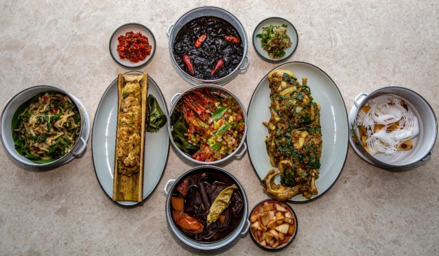 Menikmati Aneka Makanan Rantangan Mewah Seharga Rp 650 Ribuan ...