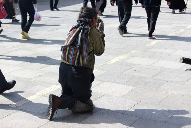 Mengenal Tradisi Kowtow, Bentuk Penghormatan Tertinggi di China dengan ...