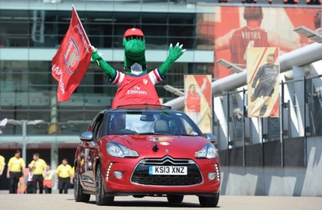 Terenyuh, Fans Arsenal Galang Dana untuk Gunnersaurus Usai Dipecat ...